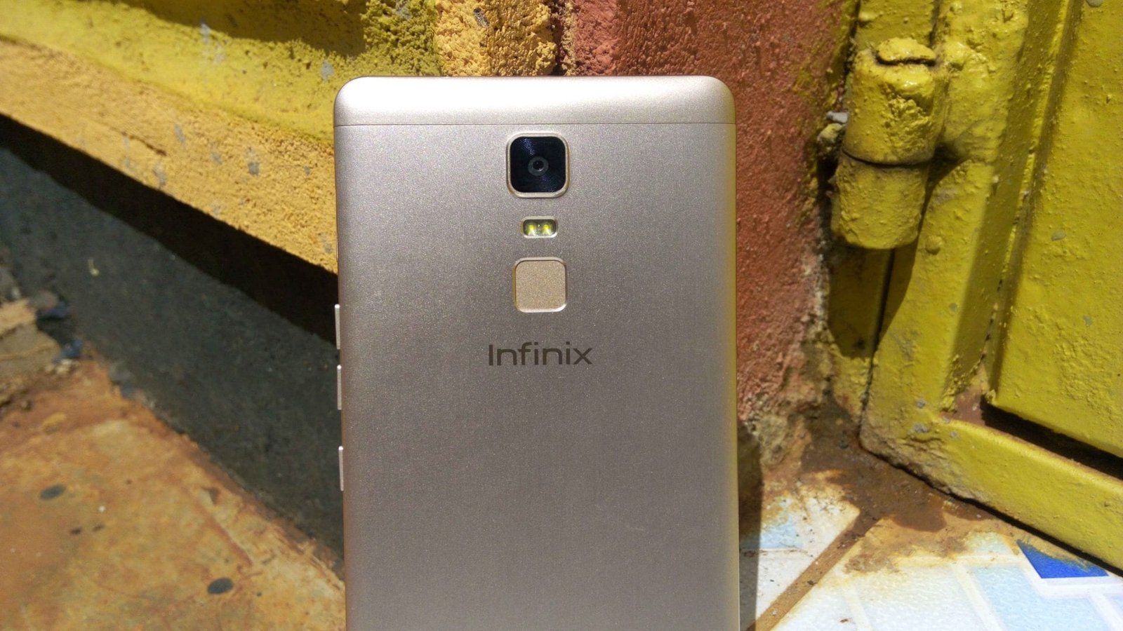 Unboxing the New Infinix Note 3 X601 & First Impressions - Techish Kenya