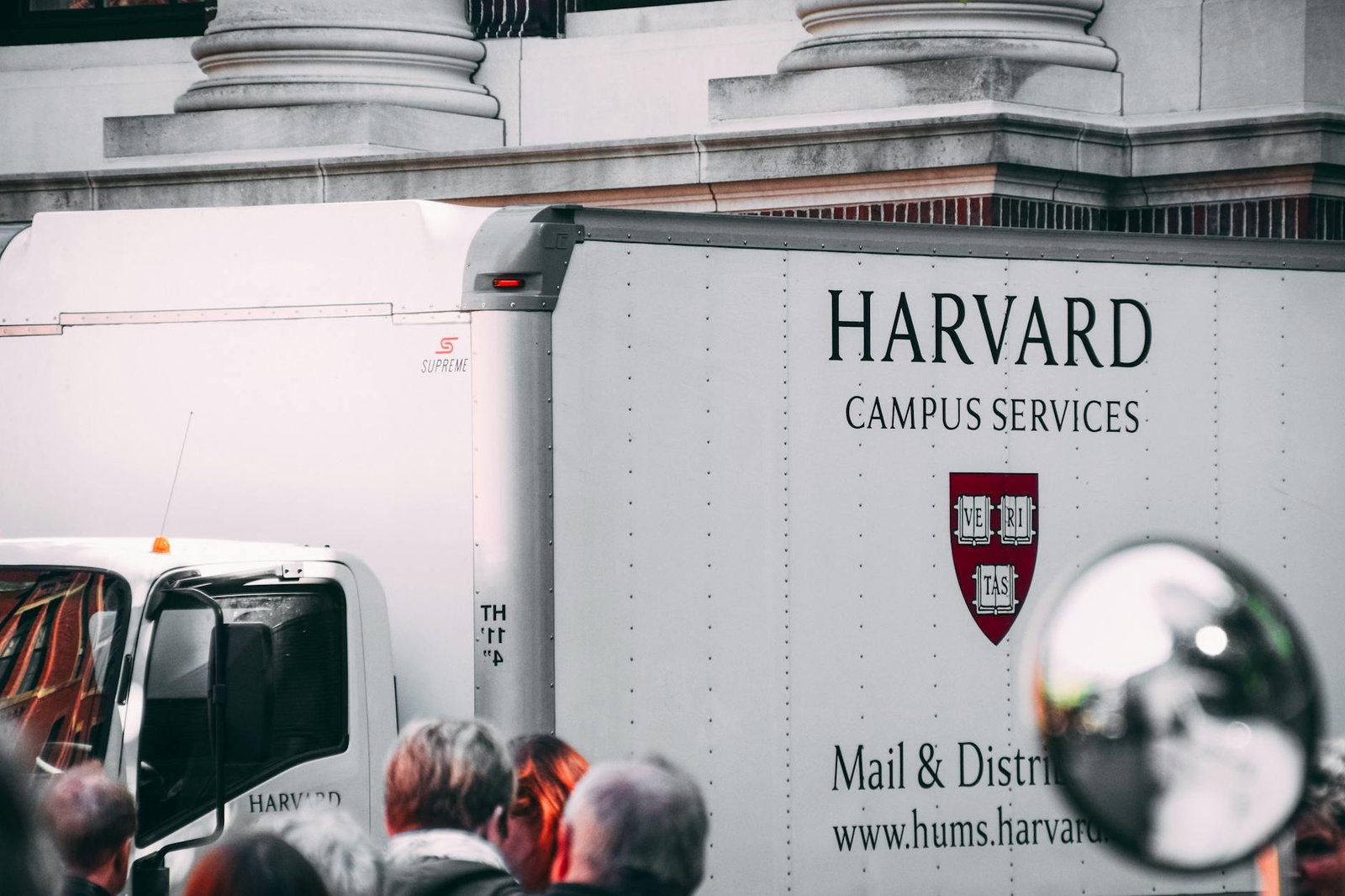 Harvard Announces Free Tuition for Families Earning Under $200,000 (KES ...